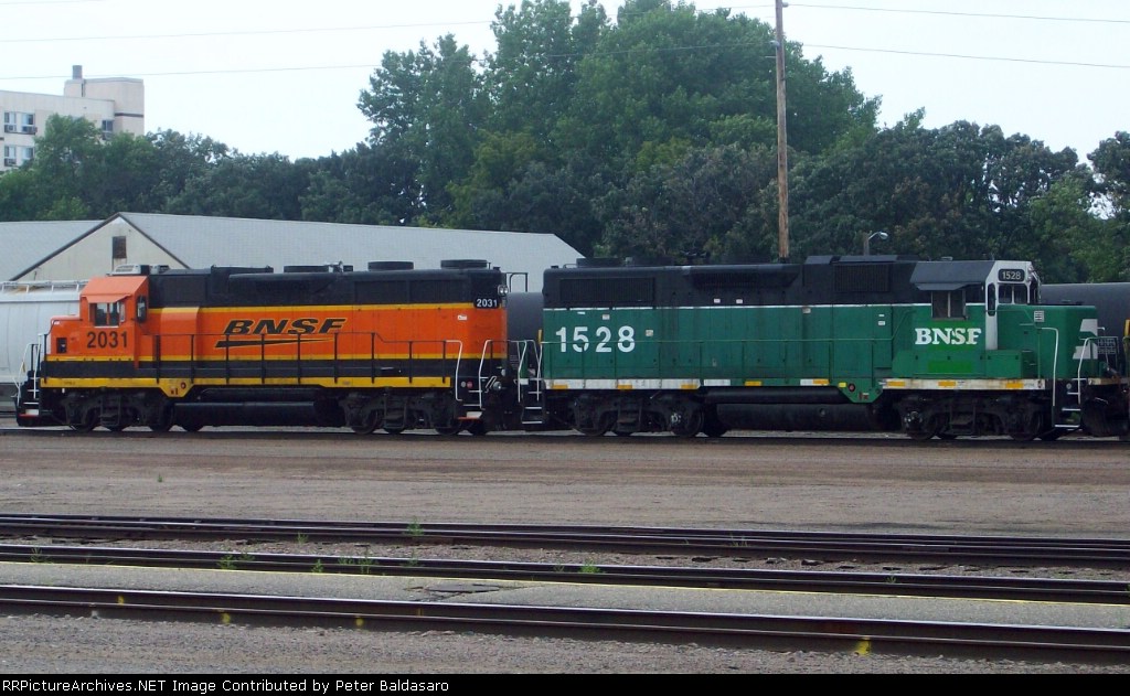 BNSF 1528
